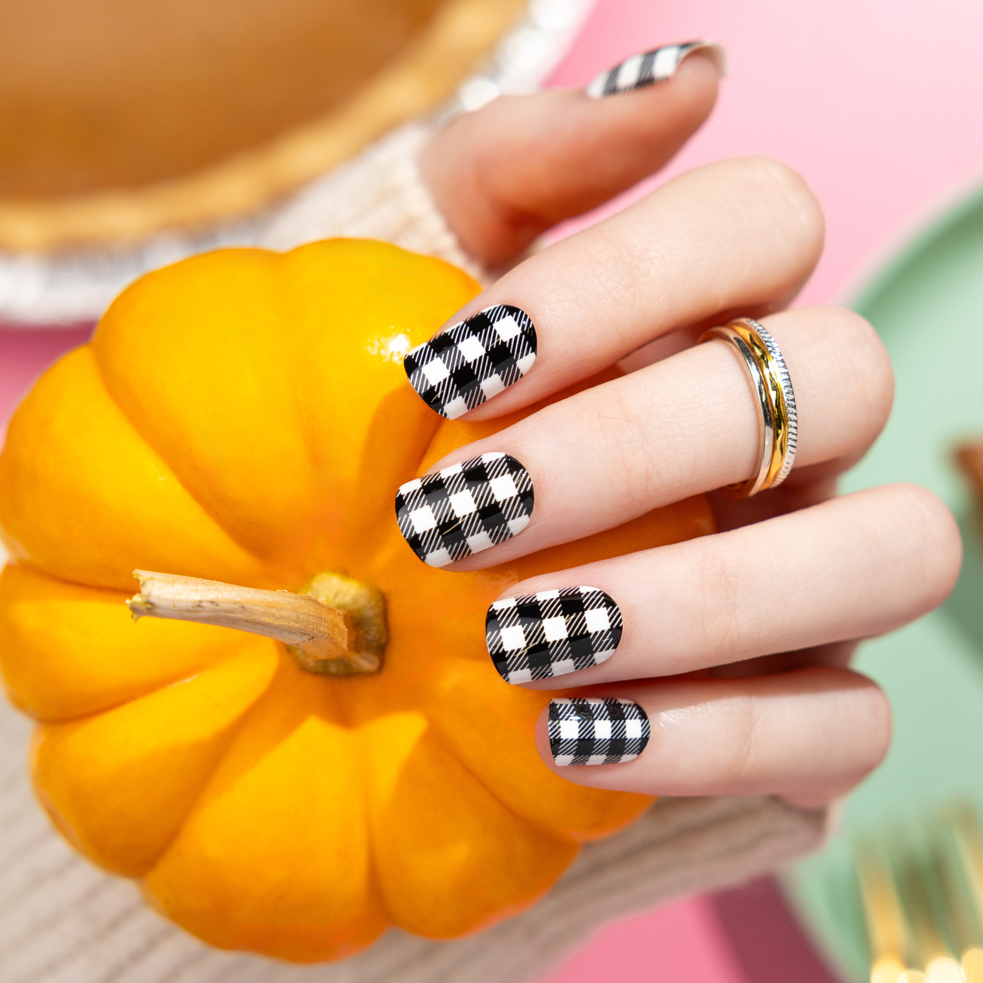 Jeanne's Gingham Nails - Press On Nails | Red Aspen